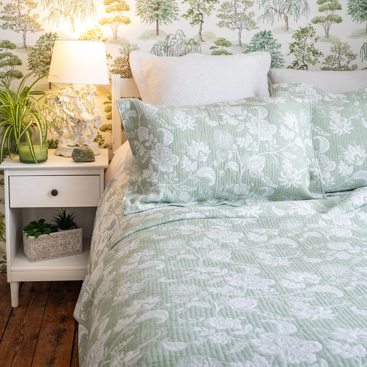 Willow Green Bedspread & Cushions